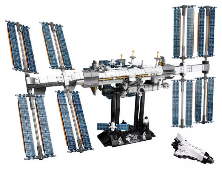 Lego lança conjunto de estação espacial internacional e o envia para o espaço