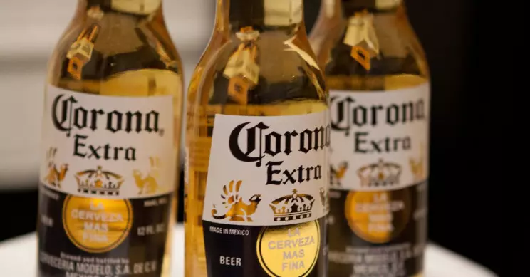 Usa ka Dili Katimbang nga Ihap sa mga Tawo Naghunahuna nga Ang Coronavirus Nalambigit sa Corona Beer