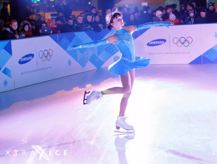 Ice skater lori yinyin sintetiki