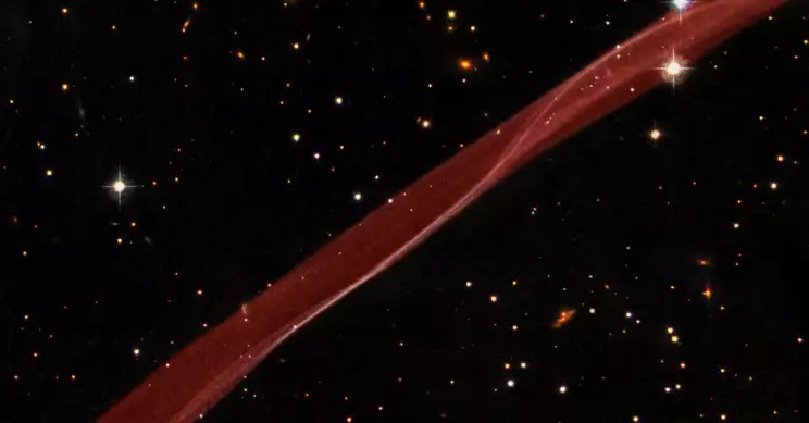 Amaseyili alula kanye ne-Supernovae Kungasisiza Sifinyelele Isivinini Sokukhanya