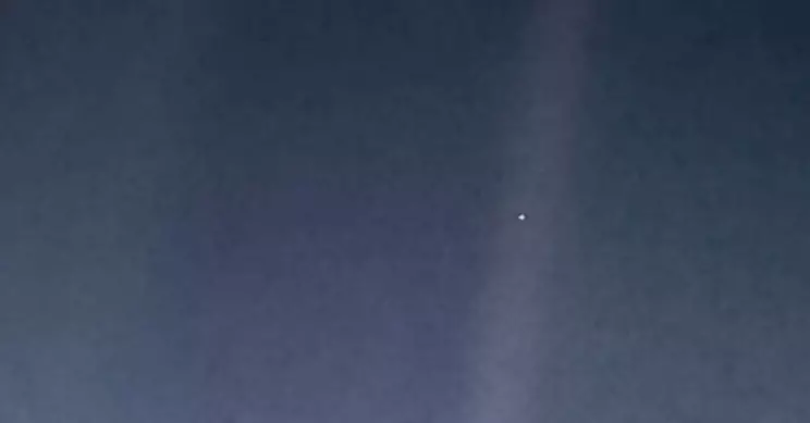 NASA yn cyhoeddi Remix syfrdanol o'r 'Pale Blue Dot' bythol