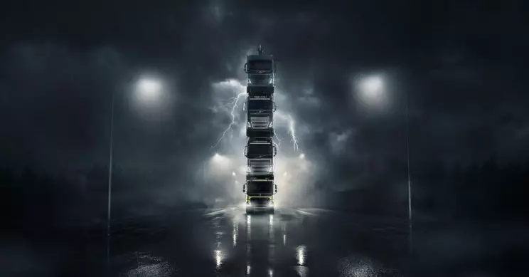 Katso Volvo Trucksin uusin stunt: The Truck Tower