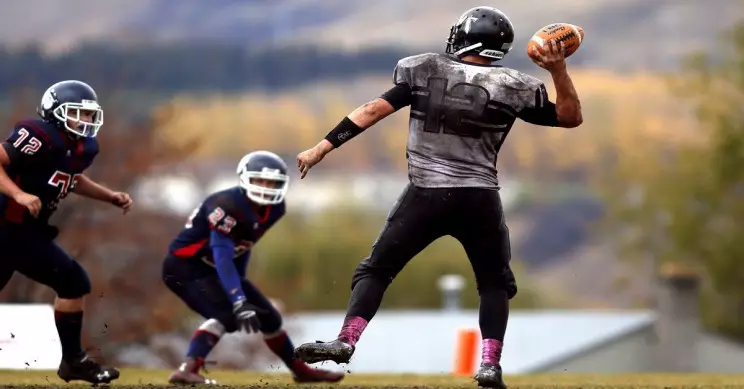 Les mathématiques derrière le lancement de la spirale de football parfaite