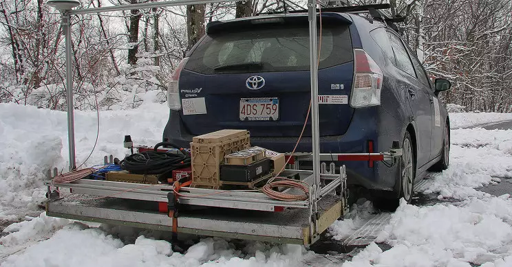 Cercetătorii MIT creează vehicule autonome care pot vedea sub asfalt