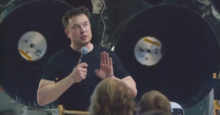 Elon Musk o re Coronavirus Panic ke 'Semumu' ho Tweet