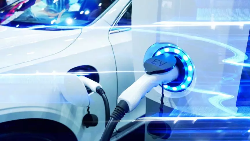 Karburantet alternative më premtuese që do të fuqizojnë makinat e së ardhmes