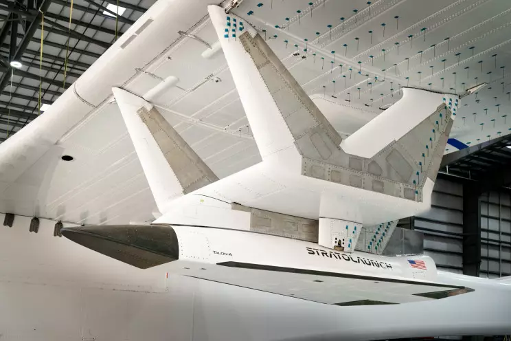 Stratolaunch-ийн шинэ хэт авианы туршилтын машин дэлхийн хамгийн том онгоцноос хөөрнө