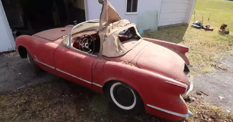 YouTuber-მა აუქციონზე გამოუშვა პენსილვანიის ბეღელში ნაპოვნი 50 ანტიკური მანქანა