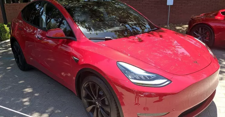 Tesla розпочинає поставки моделі Y у США