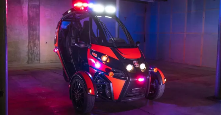 Buka izicishamlilo zihlola le moto ye-All-Electric 3-Wheel 'Rapid Responder'