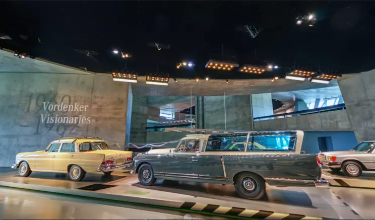 Thatha Uhambo Oluqondisiwe Olungokoqobo Nge-Mercedes-Benz Museum