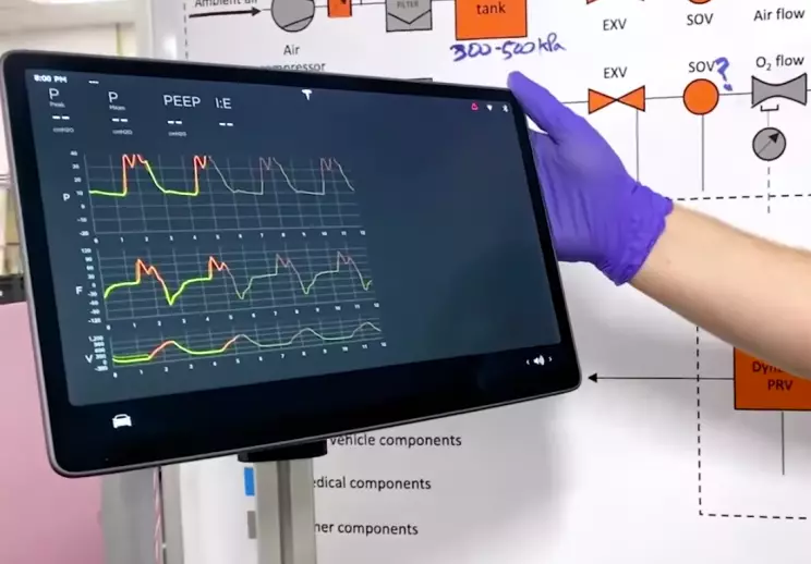 Tesla qhia txog nws lub tshuab ua pa thiab nws feem ntau yog ua los ntawm cov khoom siv hluav taws xob