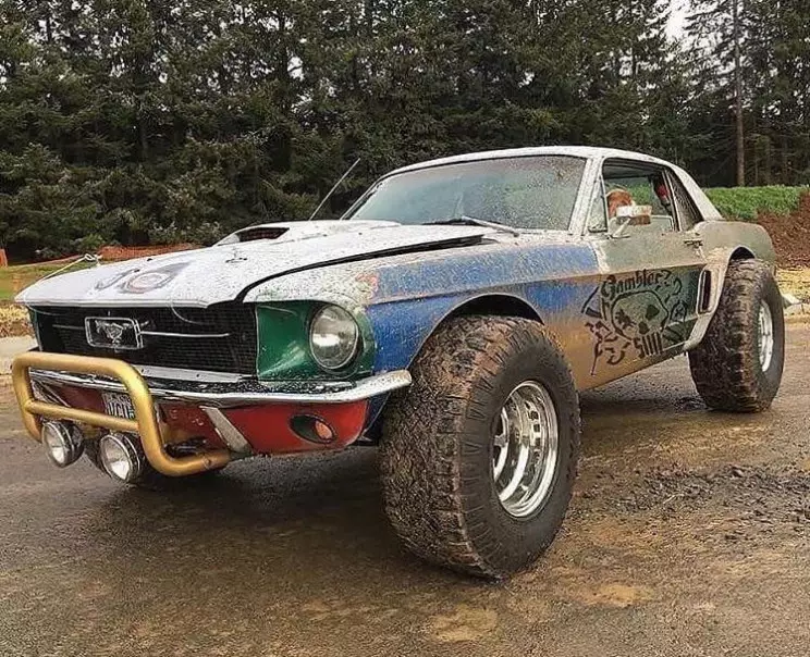 23 vehicles modificats per semblar cotxes de batalla d'estil Mad Max