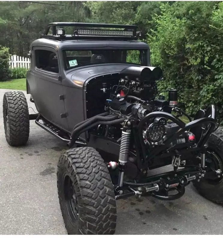 23 vehicles modificats per semblar cotxes de batalla d'estil Mad Max