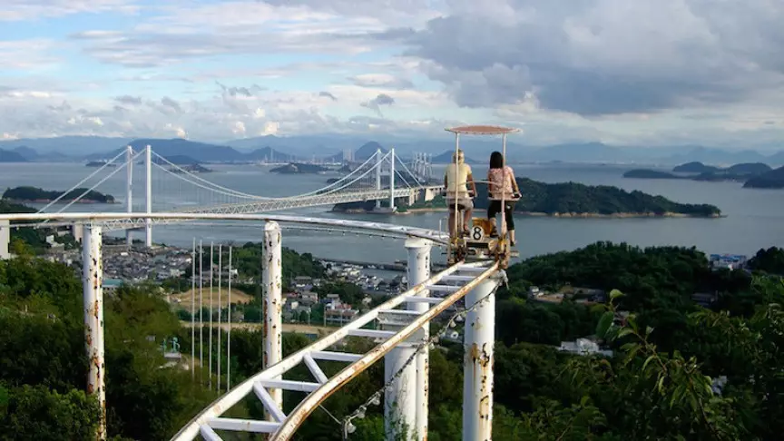 I-Pedal-Powered Roller Coaster Izokuthumela Umjaho Wenhliziyo Yakho