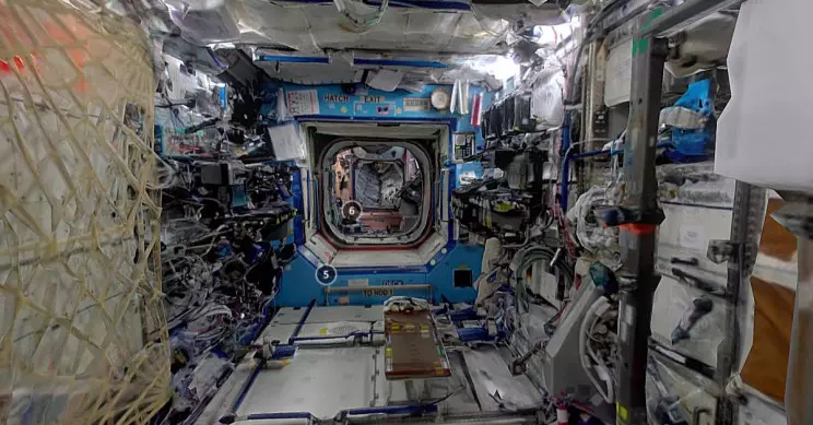 Tur ISS nganggo Rekonstruksi 3D Photogrammetric Éndah Ieu