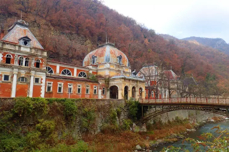 Naturak berreskuratzen dituen abandonatutako gauzen 19 irudi harrigarri