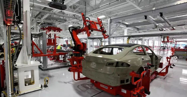 Tesla'nın Çin Fabrikasının Bileşen Eksikliği Nedeniyle Üretimi Durdurduğu Bildirildi