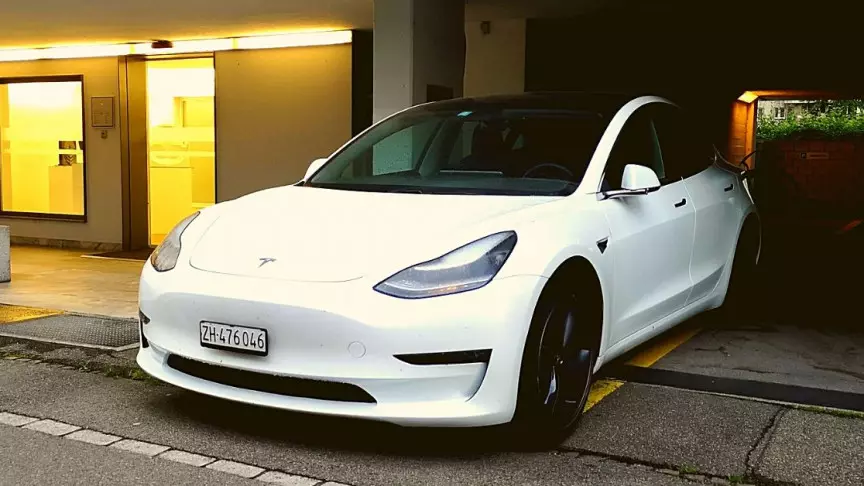 Tesla właśnie złożyła wniosek o sprzedaż nowego modelu 3 w Chinach z tanią baterią