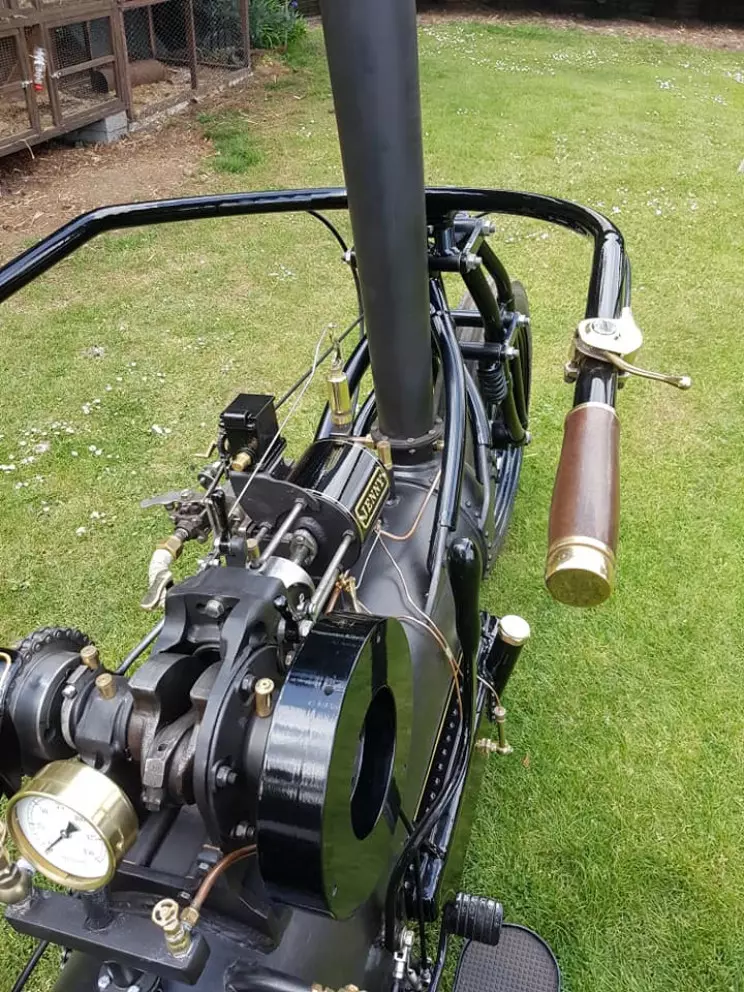 این موتور سیکلت بخار زغال سنگ ساخته شده توسط تکنسین یک رویای Steampunk است