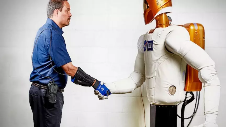 GM Inogadzirisa NASA Robotic Glove kuti Ibatsire Vashandi Vemufekitari