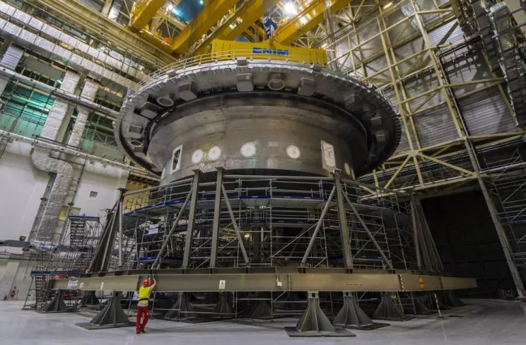 1,250 Ton Base ng Cryostat na Naka-install, Naabot ng Fusion Reactor ang Major Milestone