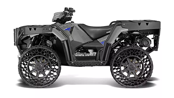 grijze militaire ATV