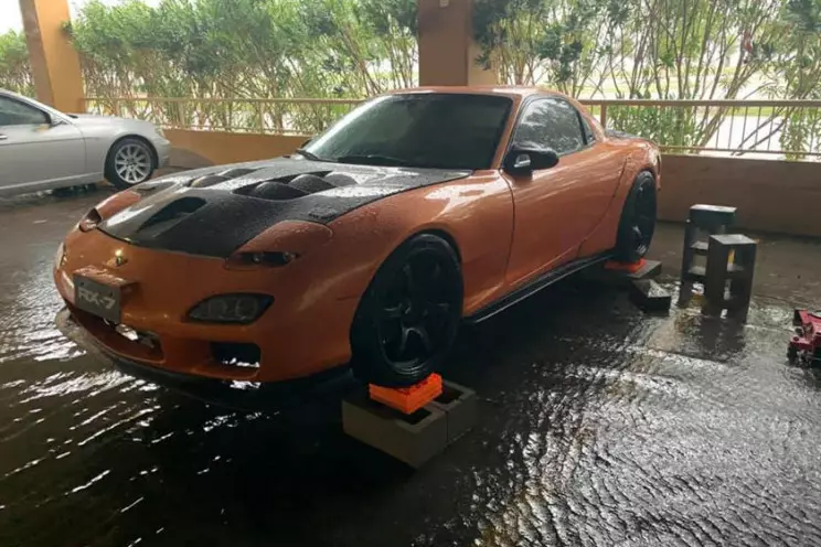 Un héros du Mississippi sauve la Mazda RX-7 de Stranger d'une inondation