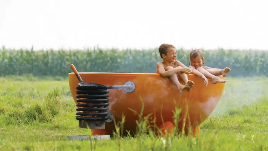 El jacuzzi portátil de madera lleva la relajación a cualquier lugar