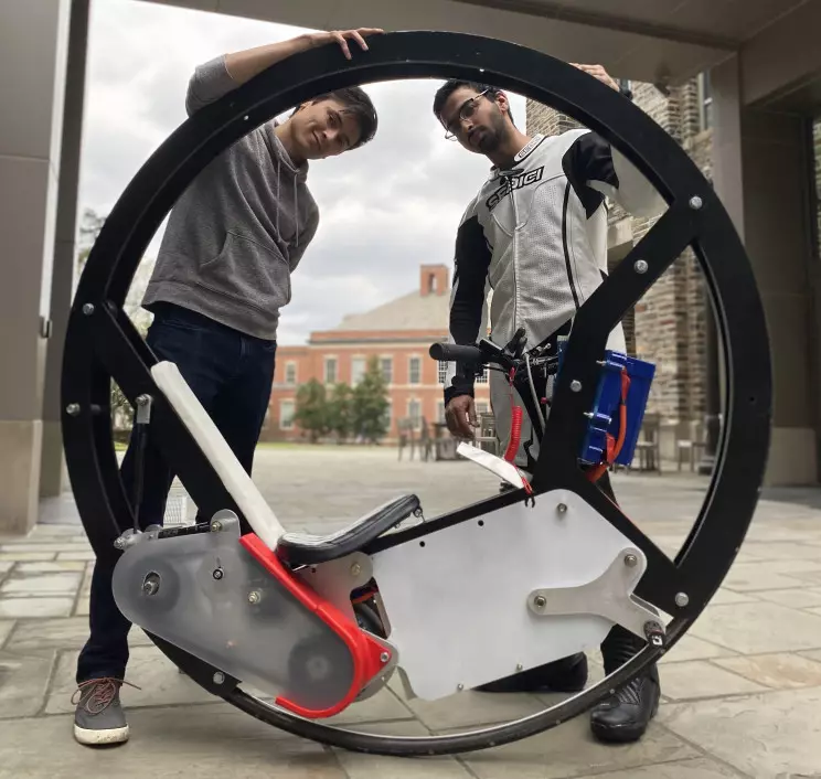 Injineerada Jaamacadda Duke waxay dhisaan Monowheel koronto ee ugu dhakhsaha badan adduunka