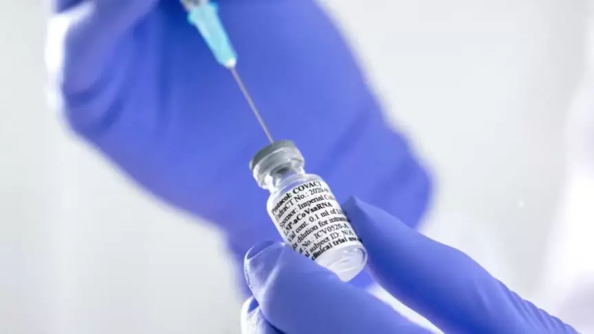 Der erste Freiwillige hat den Impfstoff des Imperial College gegen das Virus erhalten