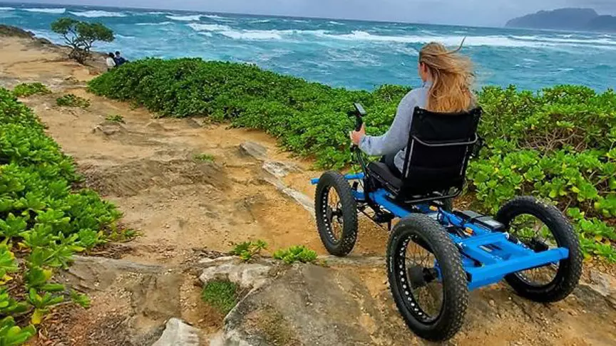 Uppfinnare som byggde "rullstol" av elcyklar för flickvän börjar massproduktion