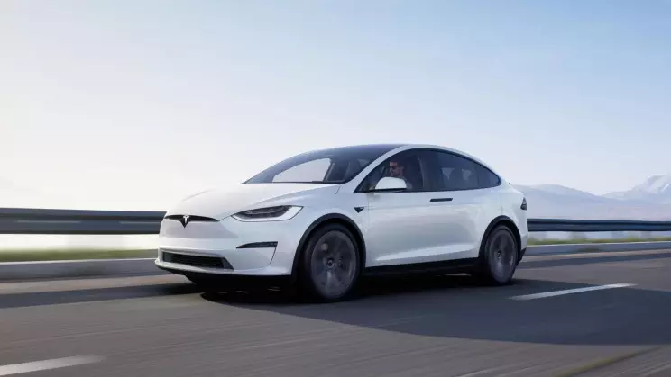 2022 年最快的電動汽車：今年 8 款最快的電動汽車排名