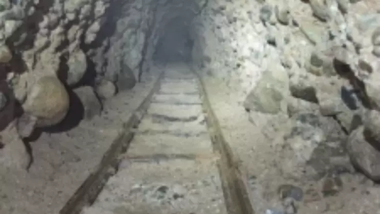En oerhört lång narkotikasmugglingstunnel hade spår, el och ventilationssystem