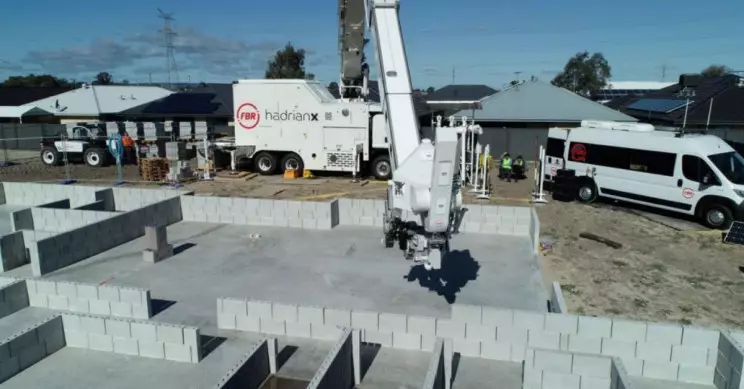 Robot Bricklayer Bisa Nempelake Tembok Omah ing Telung lan Setengah Shift Reguler