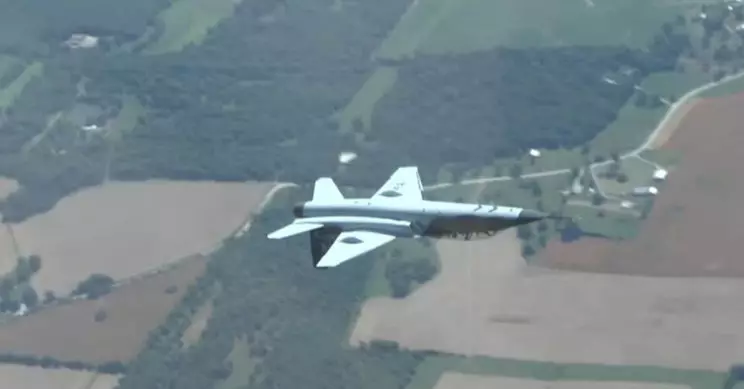 Der T-7A Red Hawk, der für die US Airforce entwickelt wurde, flog während des Tests invertiert.