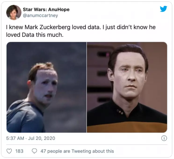 Mark Zuckerberg Drenches Wyneb mewn Eli Haul, Memes Yn Anorfod Dilyn