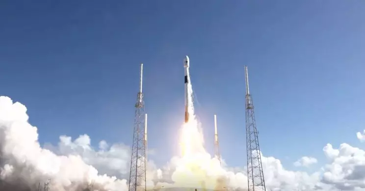SpaceX запустила южнокорейский военный спутник ANASIS-II на борту Falcon 9
