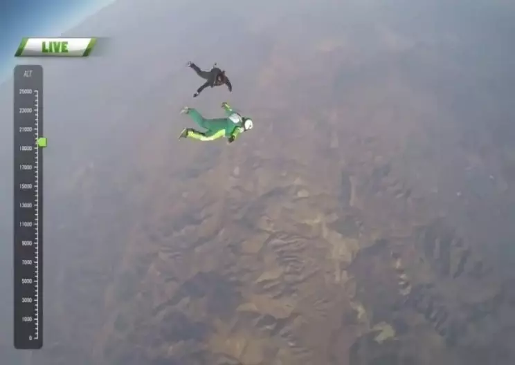 Dünýäleriň iň ajaýyp Skydive- paraşýutsyz!