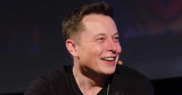 احتل Elon Musk المرتبة الخامسة في قائمة أغنى Forbes ، وجمع 2.1 مليار دولار من الأسهم