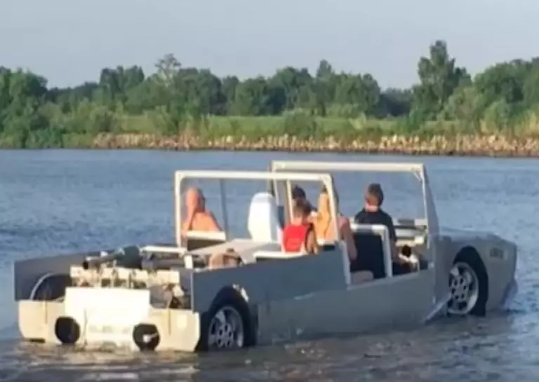 voiture de bateau