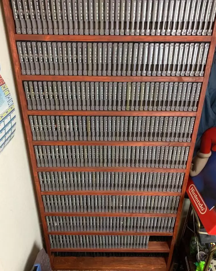 Συλλέκτης σε ένα κυνήγι για να βρει 380 αντίγραφα των Super Mario Bros και Duck Hunt