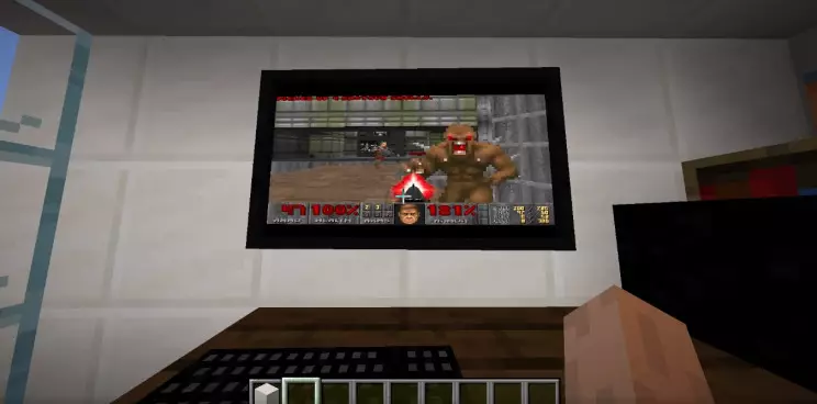 Dabar galite žaisti DOOM „Windows 95“ kompiuteryje, esančiame „Minecraft“.