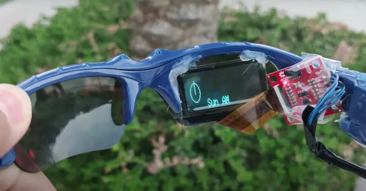 Ang 16-Taong-gulang ay Bumuo ng Unang Transparent na 'OLED' na Smart Glasses sa Mundo