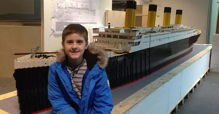 Autismipoika rakentaa maailman suurimman LEGO Titanic -kopion