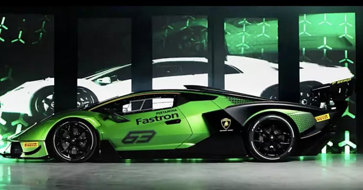 La Nova 830 HP Essenza SCV12 de Lamborghini estas Kontraŭleĝa Veturi sur la Aŭtovojo