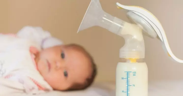 Sữa mẹ tiệt trùng có thể vô hiệu hóa vi rút COVID-19, nghiên cứu cho biết