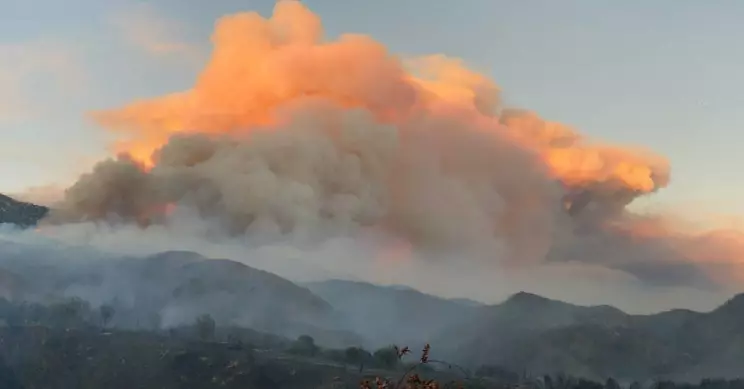加州 20,000 英亩大火导致数千人撤离