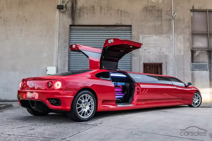 Бұл Crazy Ferrari 360 Modena лимузині Австралияда сатылымға шықты