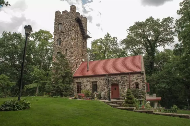 2,000-Square-Foot Helmer Castle bụ maka ọrịre na $529,000